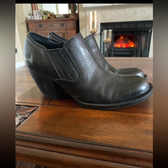 boc | Shoes | Born Boc Boc Black Leather Ankle Heeled Booties Boots ...
